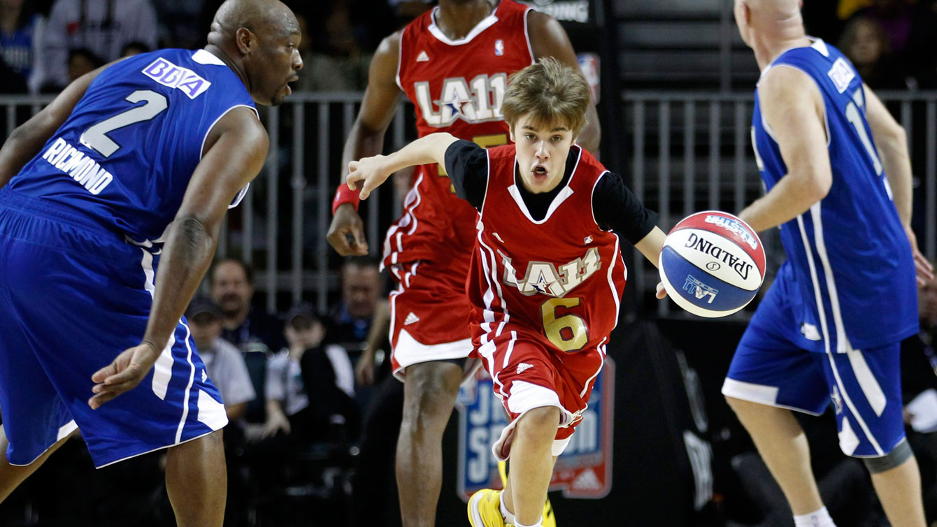 15 embarrassing celebrity sports moments - Team Canada