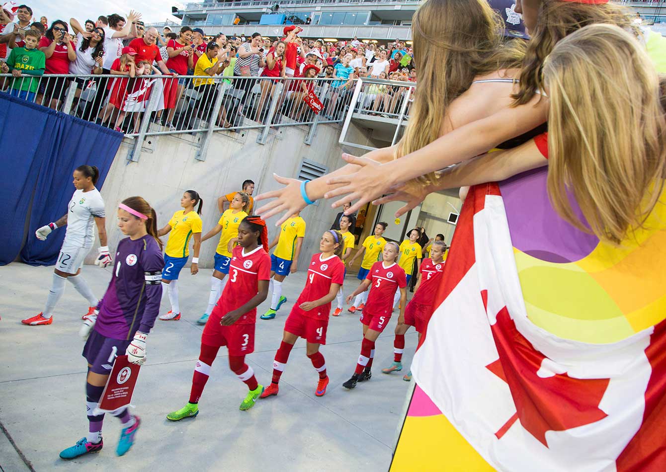 10 magnificent photos of Canadian fans at Pan Am Games - Team Canada ...
