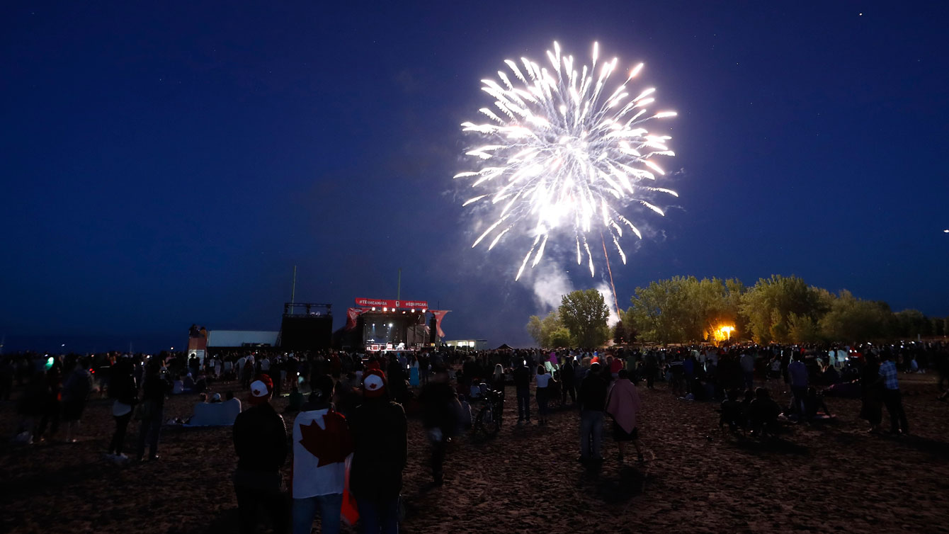 5 great photos from Canada Day fireworks following Beach Party - Team ...