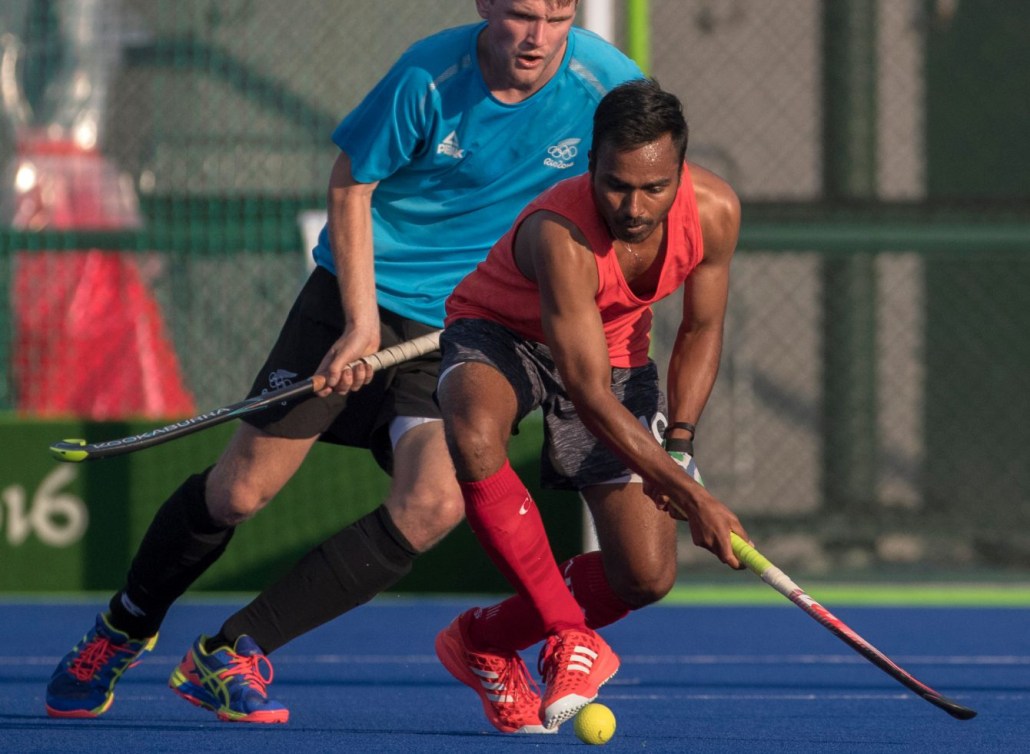 Men's field hockey team hits the turf during Rio training session ...