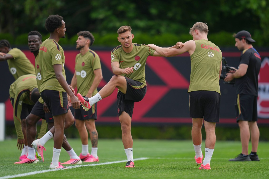 Happy homecoming as Canada's FIFA World Cup squad lands in Vancouver ...